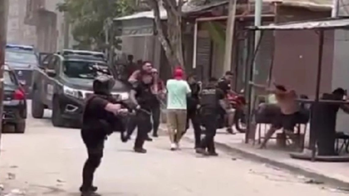 Investigan la muerte de un hombre durante un operativo policial en ...