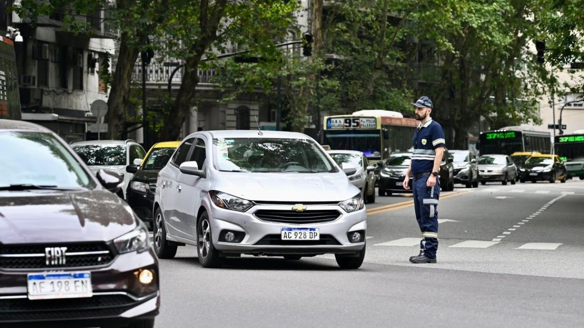 Massive power cut in Buenos Aires City and suburbs hits 800,000 users ...
