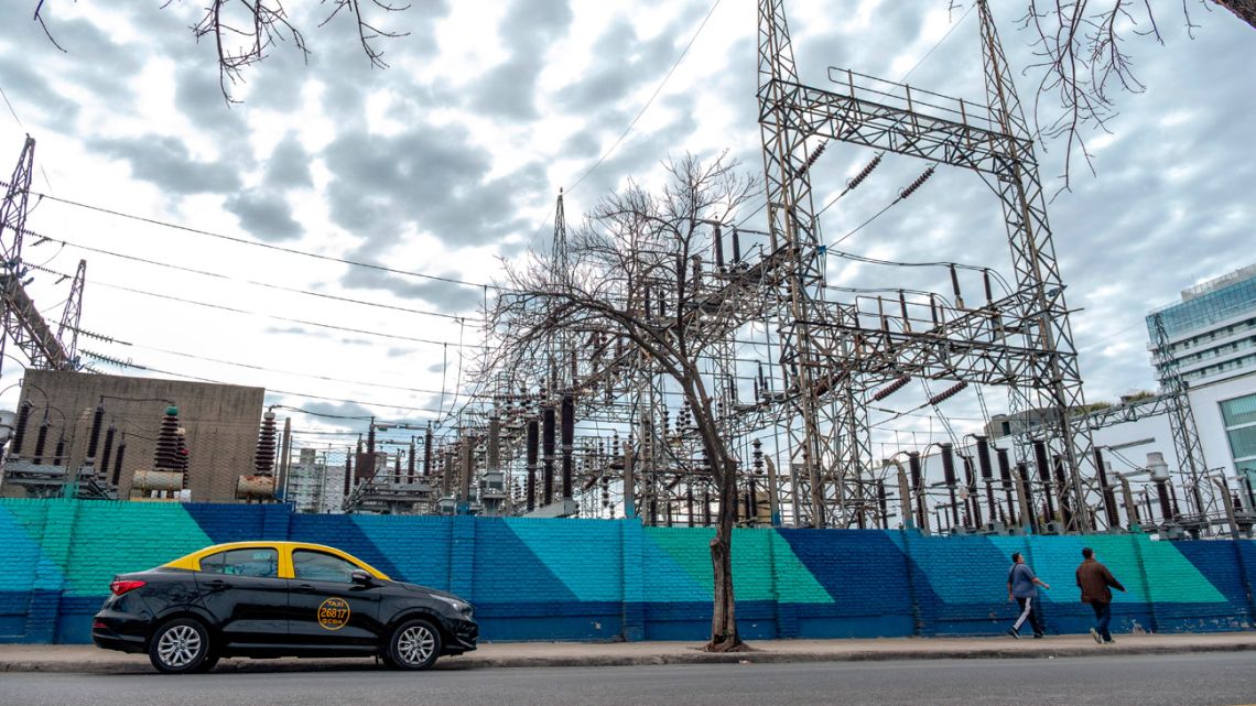 Massive power outages hit Buenos Aires amid extreme heat | Buenos Aires ...