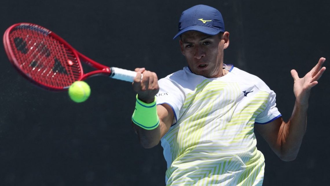 Sebastián Báez fue eliminado de Australia por Luciano Darderi ...