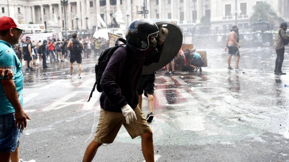 Clashes between police and protesters mar labour reform protest ...