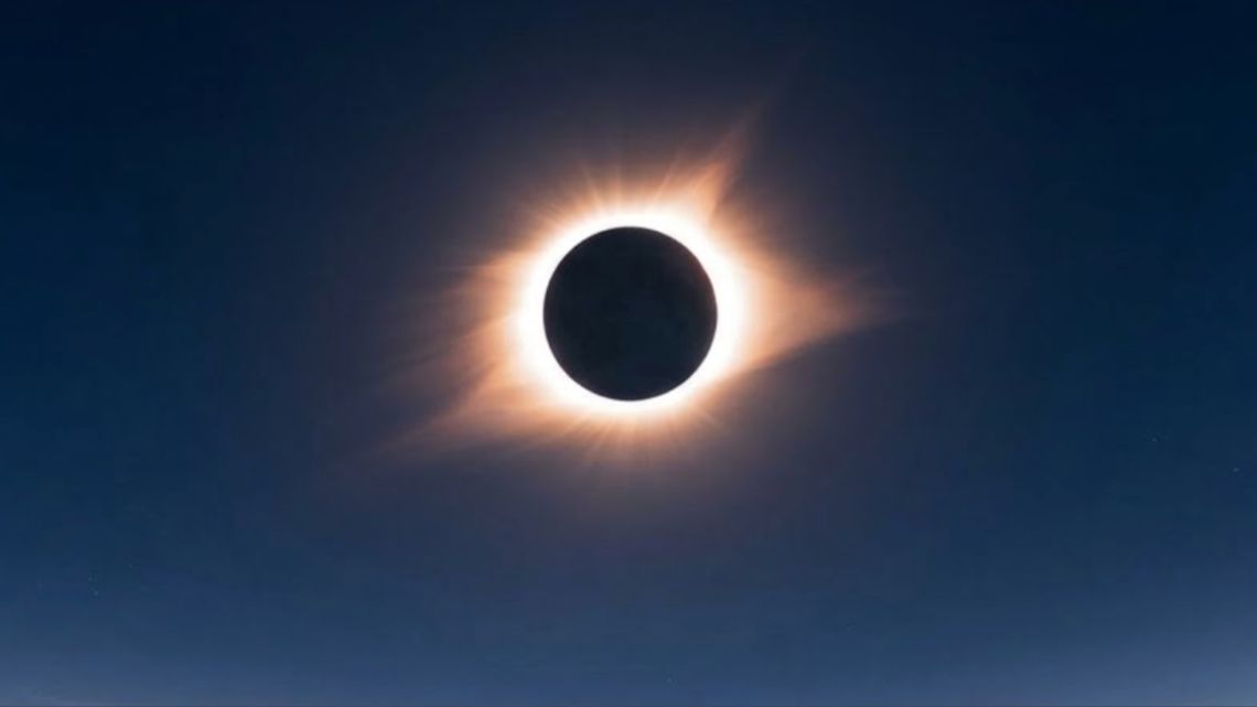 Eclipse solar total de 2026 en España e Islandia | Perfil