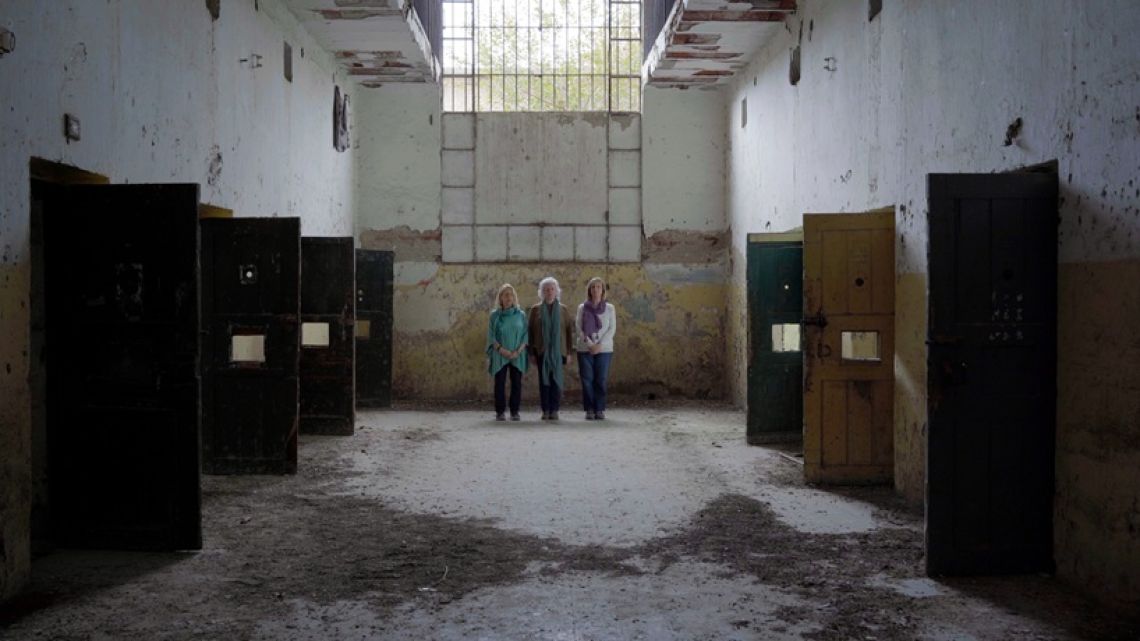 Papeles de la Memoria: el arte como salvoconducto en el horror de la ...