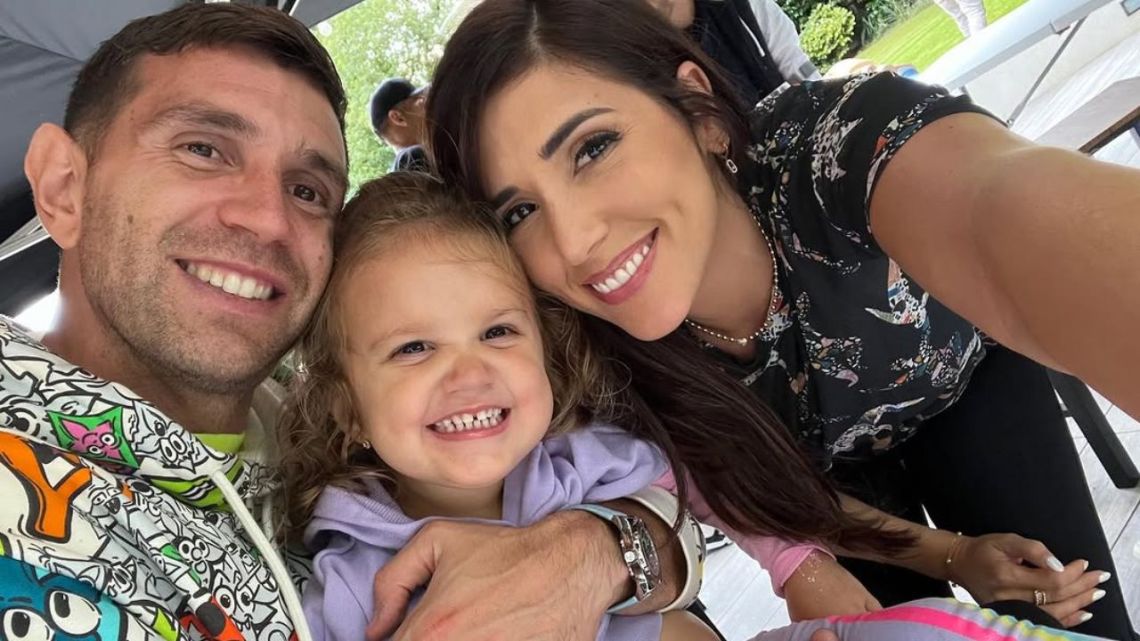 Mandinha, la esposa de Dibu Martínez, mostró el tierno día de spa con ...