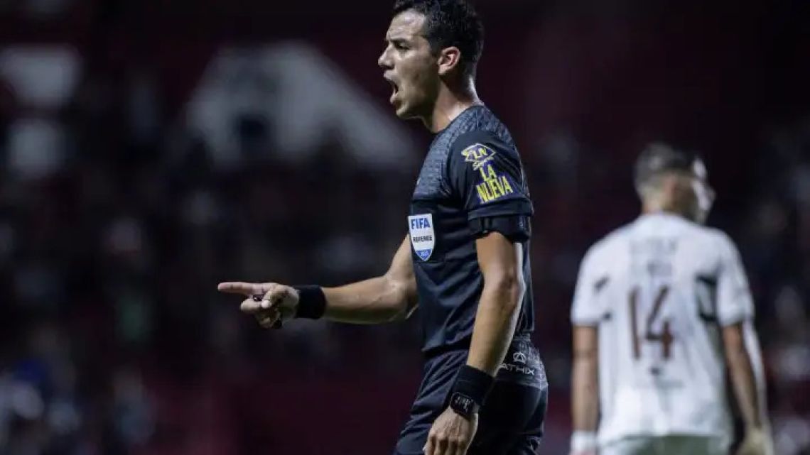 AFA confirmó árbitros de la fecha 13: Rey Hilfer dirigirá el clásico ...