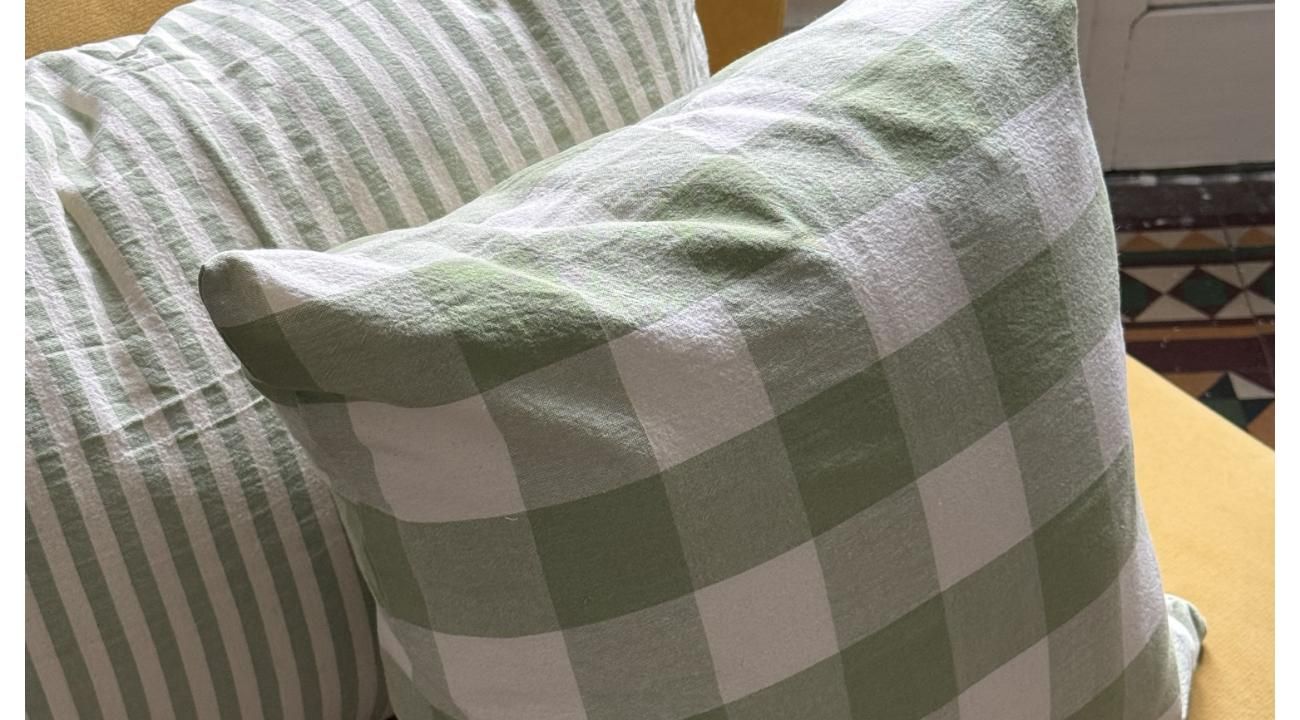 Entre contrastes y texturas: una colección con carácter | Caras