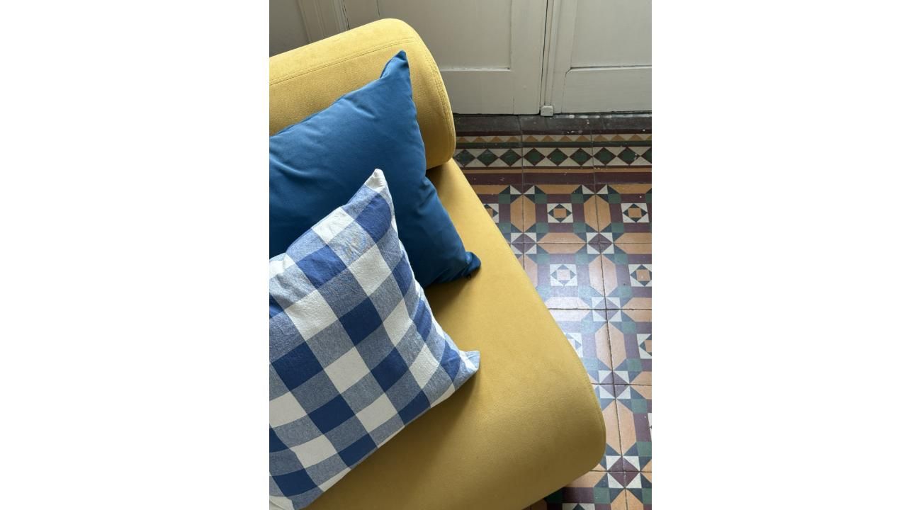 Entre contrastes y texturas: una colección con carácter | Caras