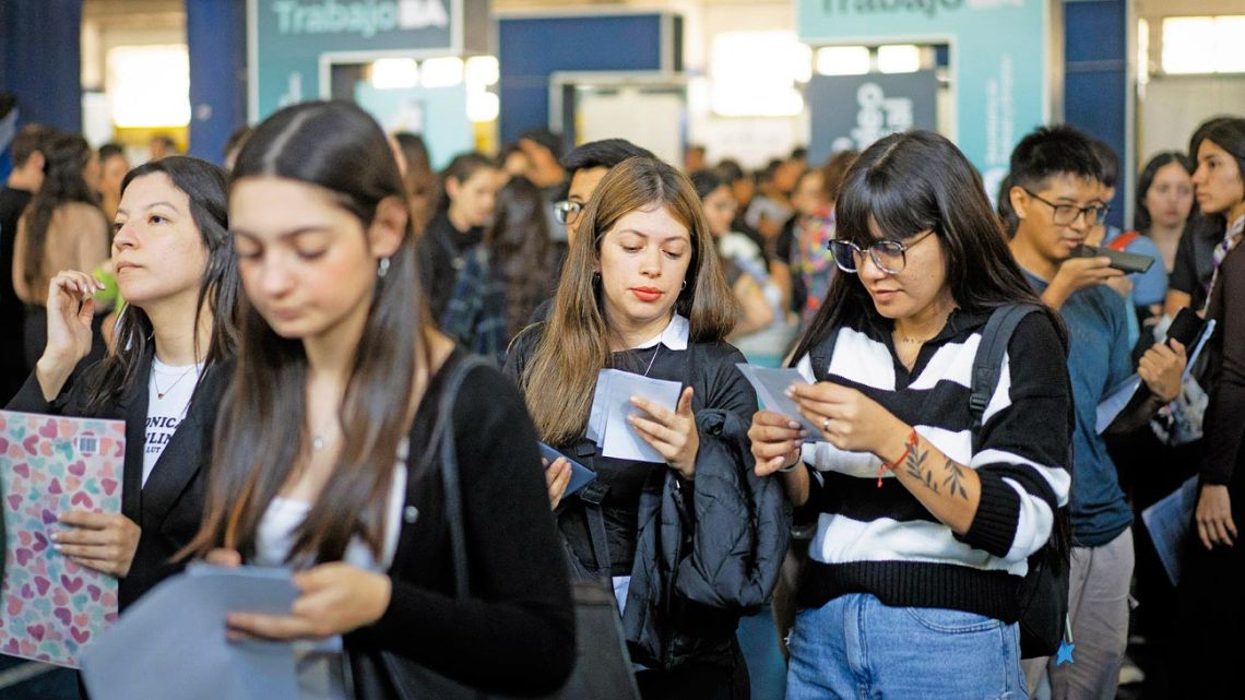 Consumo, salarios y malhumor social: informe de la Fundación de Macri ...