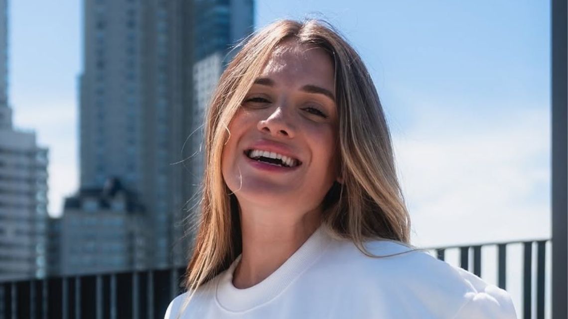 Cami Homs mostró su "airport outfit" ideal para viajar: elegante y ...