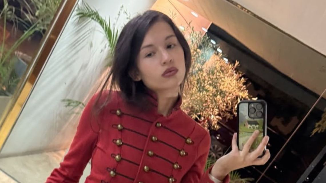Jazmín Agulla dio cátedra de estilo de cómo combinar una maxifalda de ...